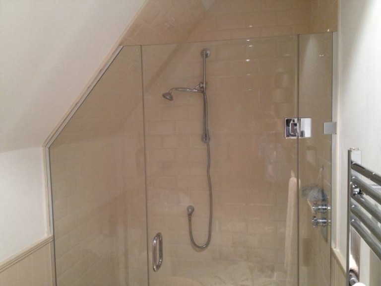 Loft Shower Reading - Glass360 - Specialist and Bespoke Glass